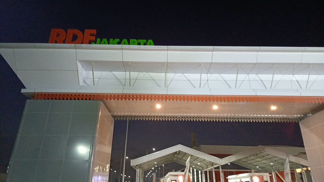 Kepala RDF Jakarta, Agung (dalam mobil), Lurah Rorotan, Ahmad Fitroh ...