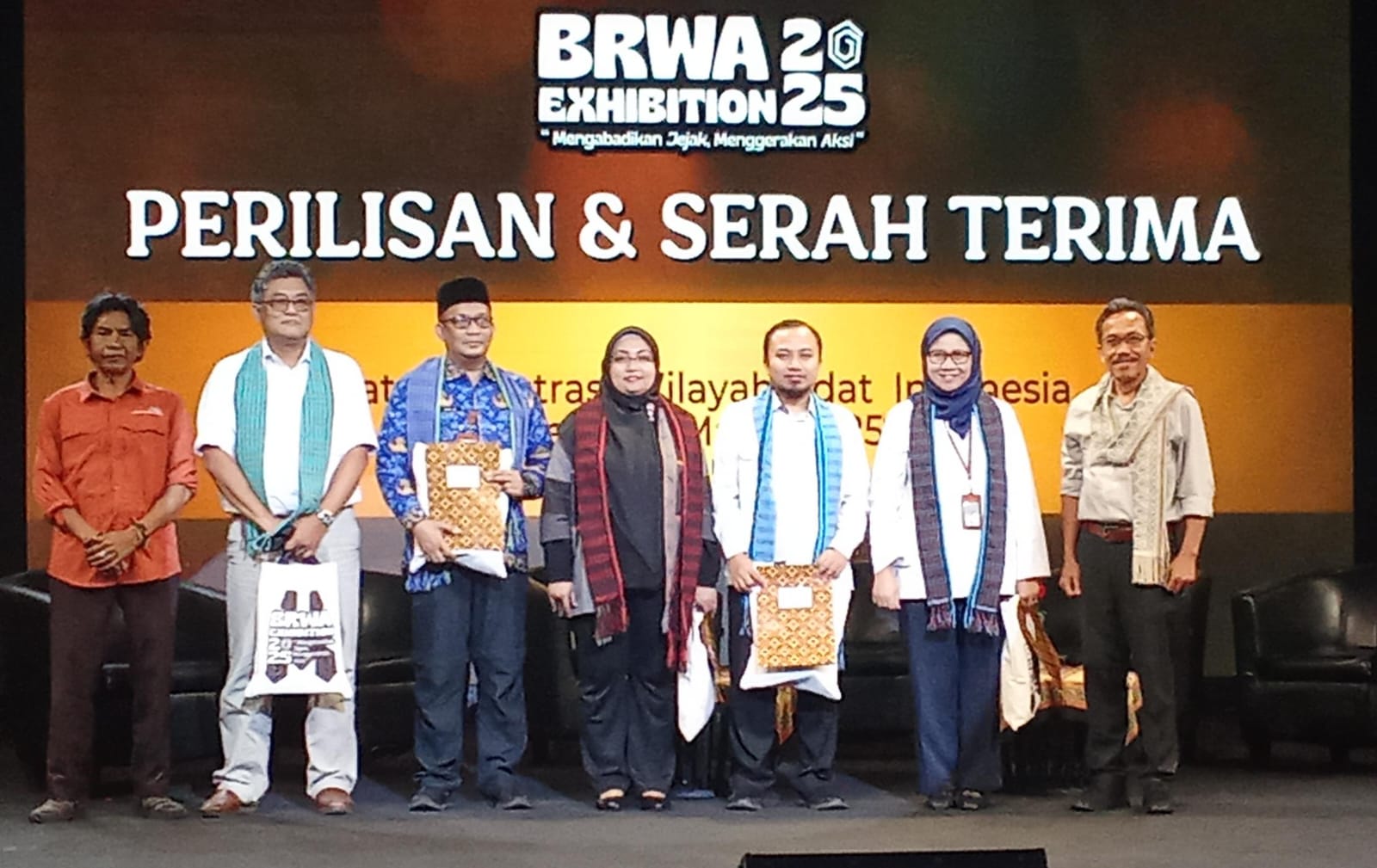Badan Registrasi Wilayah Adat (BRWA) menggelar kegiatan pameran "BRWA Exhibition 2025 - Chakra News